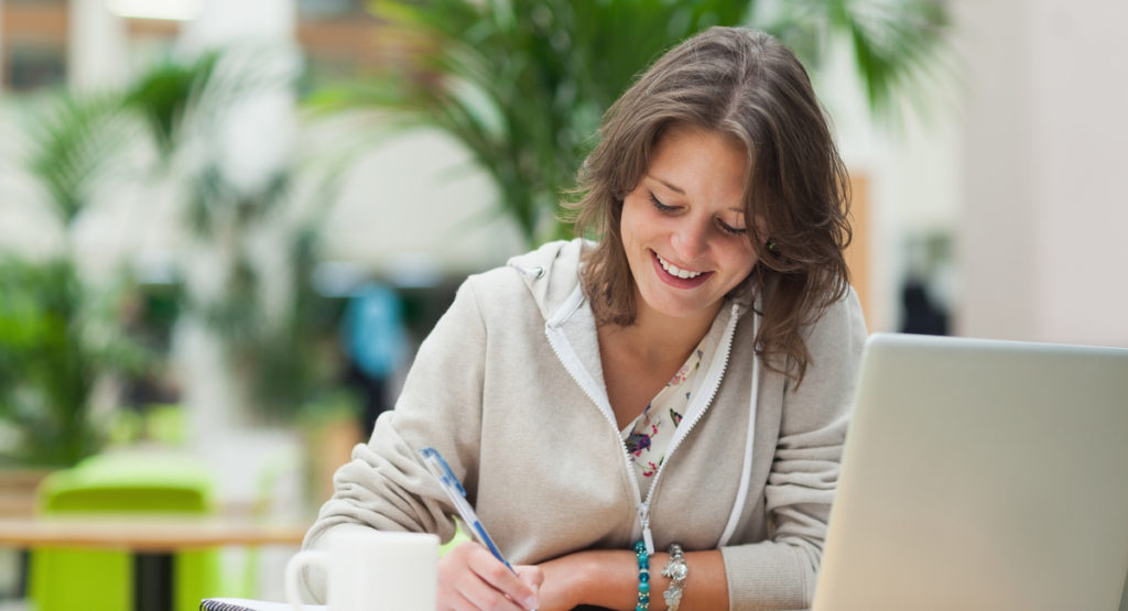 Abstract vs Introduction - Dissertation FAQs - Beyond PhD Coaching